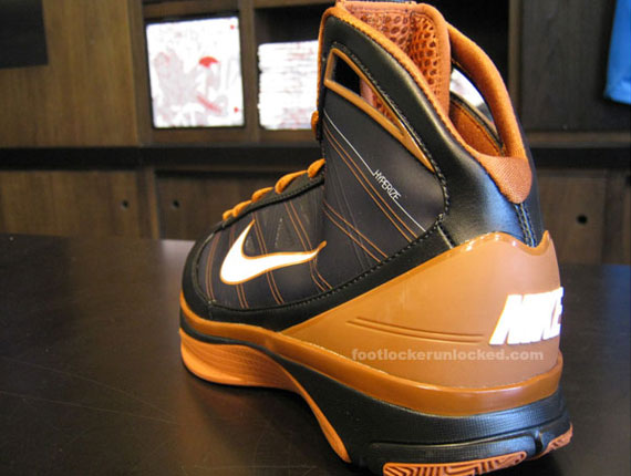 Nike Hyperize Supreme NCAA PEs - Texas + Illinois - SneakerNews.com