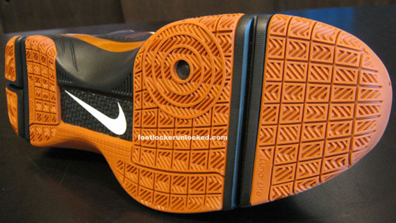 Nike Hyperize Supreme NCAA PEs - Texas + Illinois - SneakerNews.com