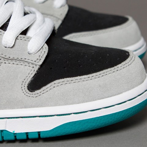 Nike SB Dunk Low - Emerald Green - Medium Grey - 'Chromeball Incident ...
