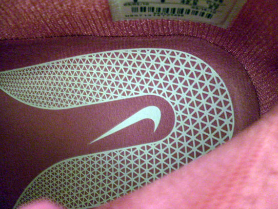 Nike Hyperdunk 2010 'Think Pink' - Sample on eBay - SneakerNews.com