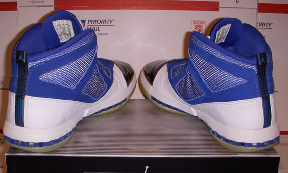 Air Jordan XVI (16) – Michael Finley Mavericks PE - SneakerNews.com