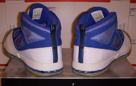 Air Jordan XVI (16) – Michael Finley Mavericks PE - SneakerNews.com