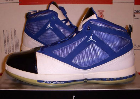 Air Jordan XVI (16) – Michael Finley Mavericks PE - SneakerNews.com