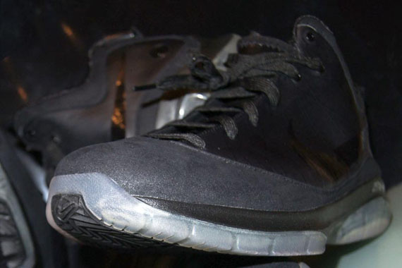 Nike LeBron VII P.S. - Black Wear-Test Sample - SneakerNews.com