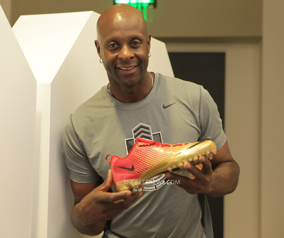 Nike Zoom Vapor Carbon Cleats - Jerry Rice 49ers PE - SneakerNews.com