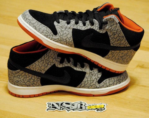 Nike SB Dunk Mid 'Supreme' Customs - SneakerNews.com