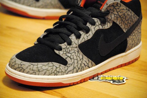 Nike SB Dunk Mid 'Supreme' Customs - SneakerNews.com