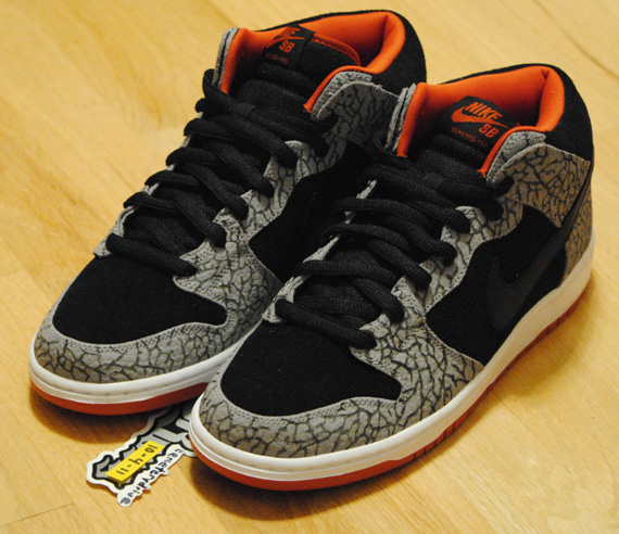 Nike SB Dunk Mid 'Supreme' Customs - SneakerNews.com