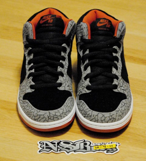 Nike SB Dunk Mid 'Supreme' Customs - SneakerNews.com
