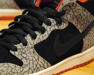 Nike SB Dunk Mid 'Supreme' Customs - SneakerNews.com