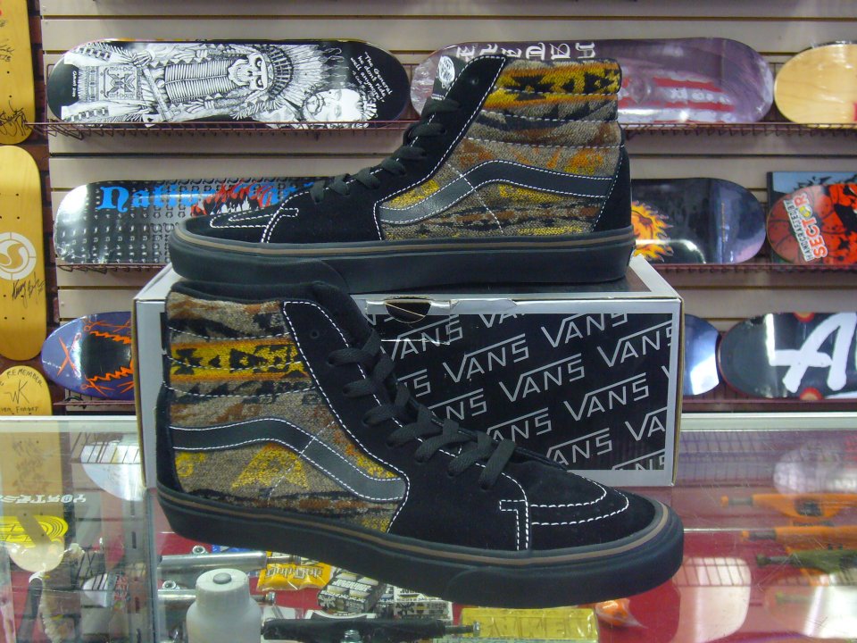 Pendleton x Vans x Nibwaakaawin Chicago Powwow - SneakerNews.com