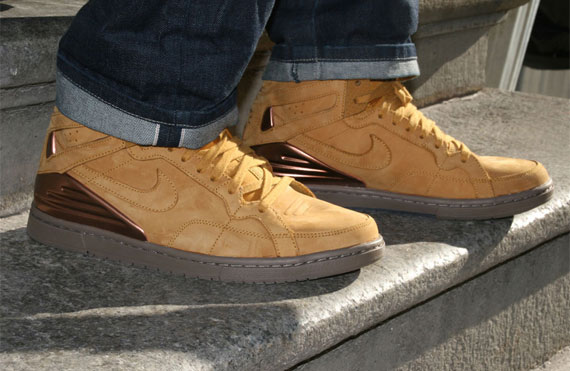 Supreme x Nike SB '94 'Nubuck' - Release Date - SneakerNews.com