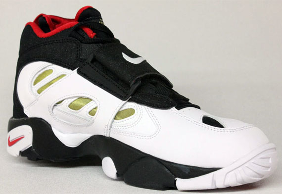 Nike Air Diamond Turf II - Black - White - Metallic Gold | Available ...