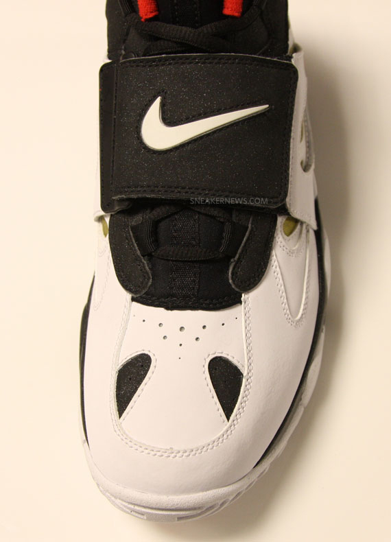 Nike Air Diamond Turf II - OG 49ers | Release Reminder - SneakerNews.com