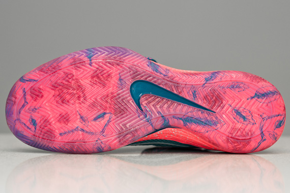 Nike Lunar Hypergamer Low 'Rose Classic' PE - SneakerNews.com