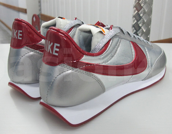 Nike Tailwind Night Track TZ - SneakerNews.com