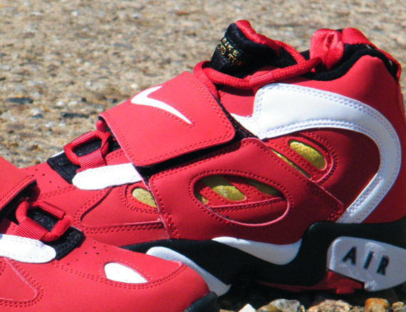 Nike Air Diamond Turf II - Varsity Red - Metallic Gold | Arriving At ...