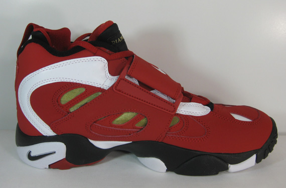 Nike Air Diamond Turf II - Varsity Red '49ers' | Release Reminder ...