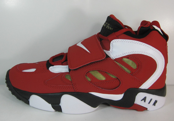 Nike Air Diamond Turf II - Varsity Red '49ers' | Release Reminder ...