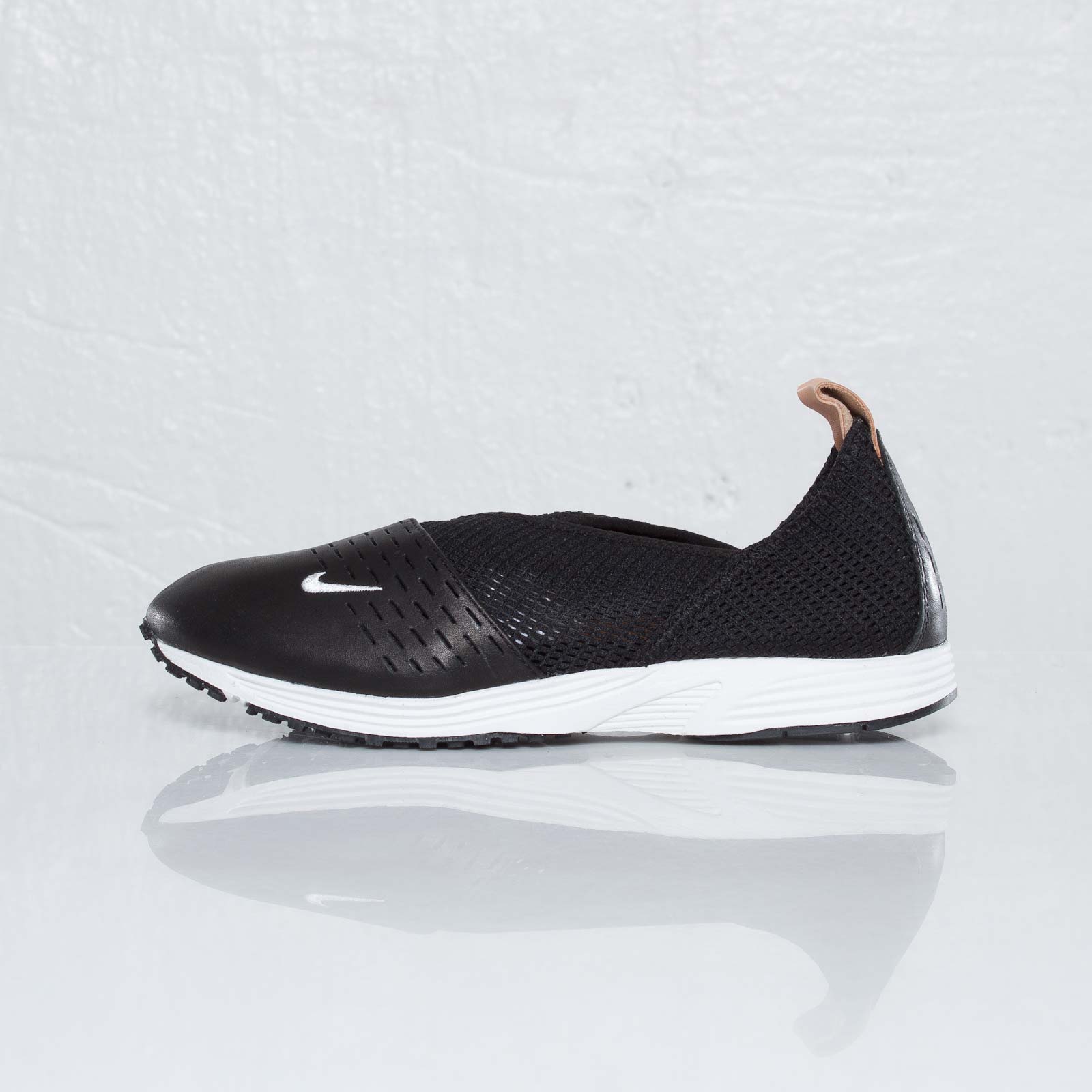 Nike WMNS Pocket Runner II Premium - SneakerNews.com