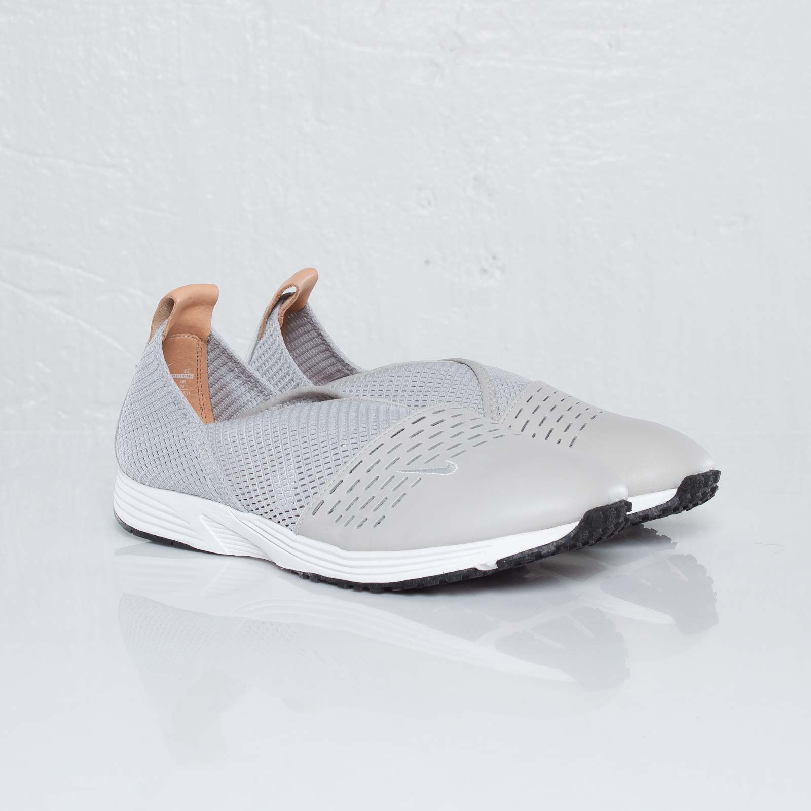 Nike WMNS Pocket Runner II Premium - SneakerNews.com
