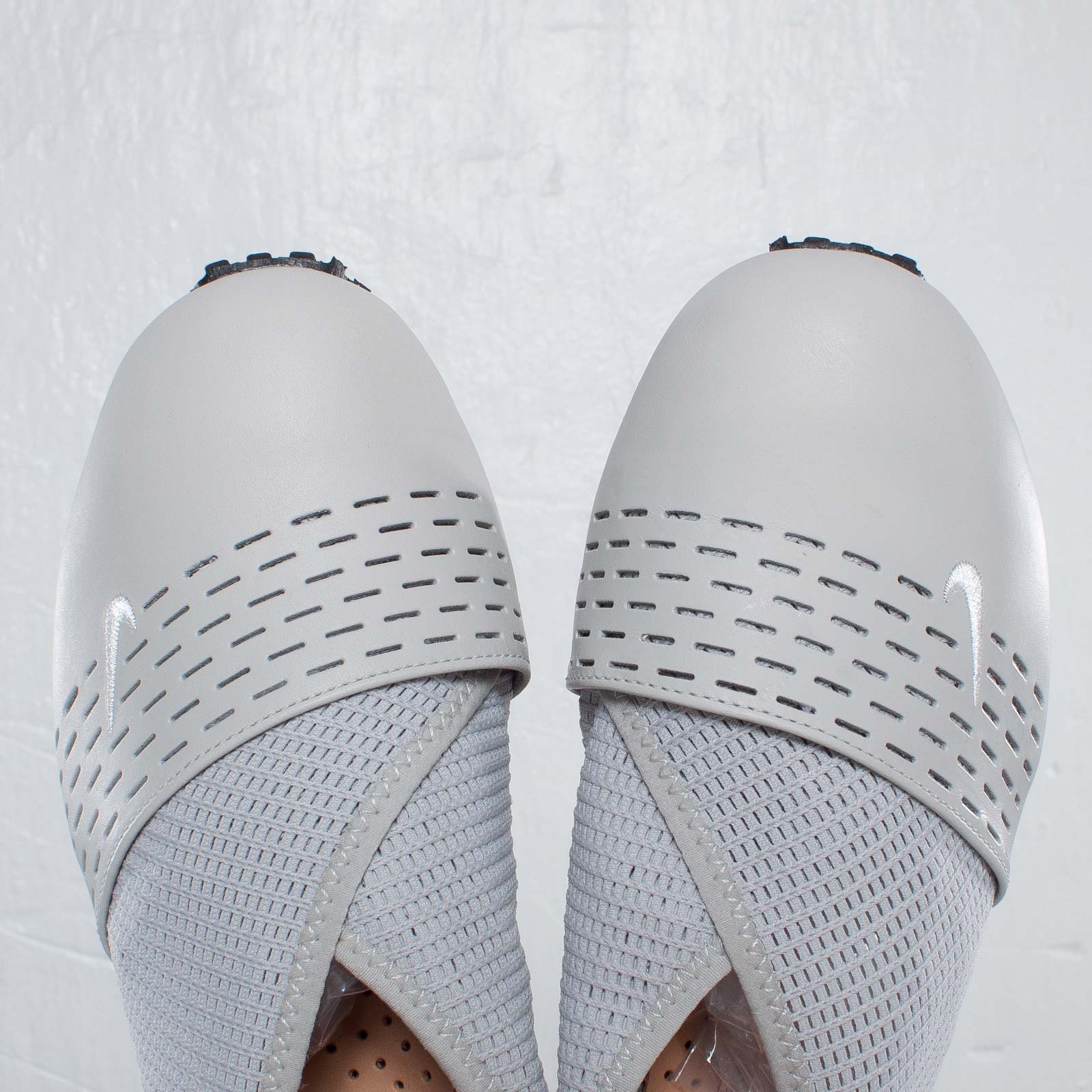 Nike WMNS Pocket Runner II Premium - SneakerNews.com