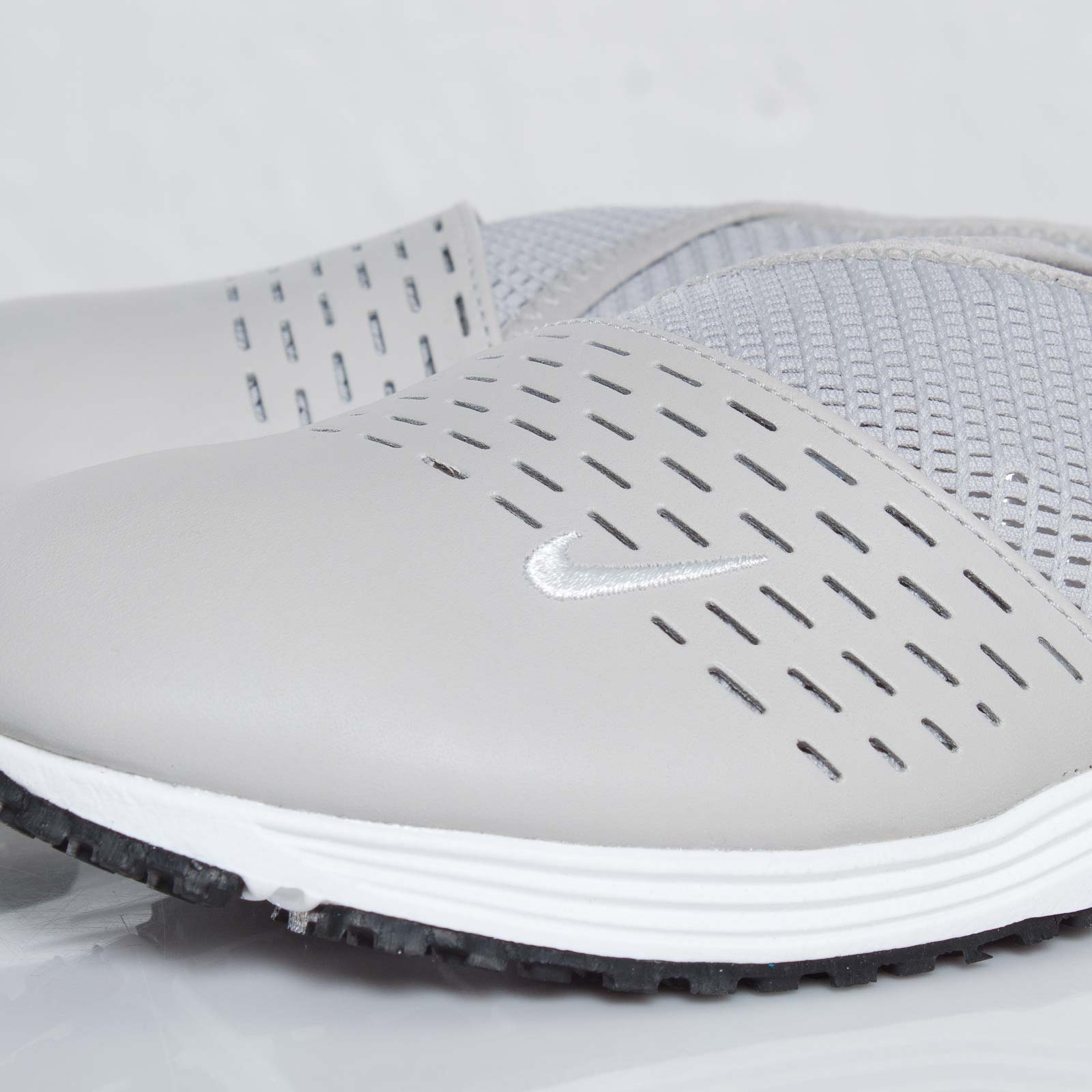 Nike WMNS Pocket Runner II Premium - SneakerNews.com