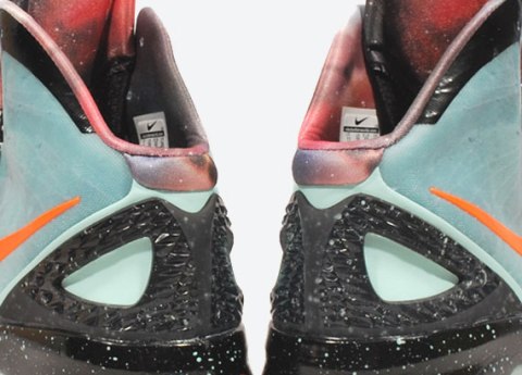 Nike Zoom Hyperdunk 2011 Supreme - Blake Griffin 'Galaxy' PE ...