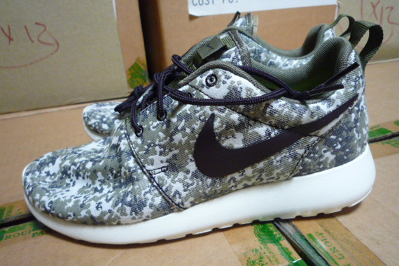 Nike WMNS Roshe Run "Camo" - Available on eBay - SneakerNews.com
