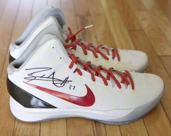 Nike Zoom Hyperdunk 2011 Elite - Blake Griffin Autographed PE ...
