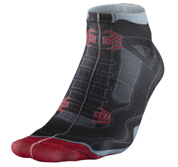 Air Jordan IV "Bred" Socks - SneakerNews.com