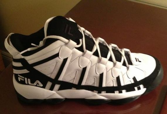 Fila Stack Mid Retro - SneakerNews.com