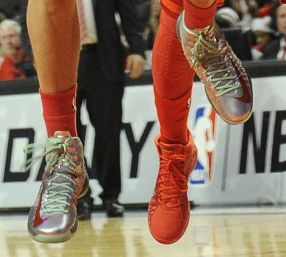 Nike Hyperdunk "Christmas" PE - SneakerNews.com