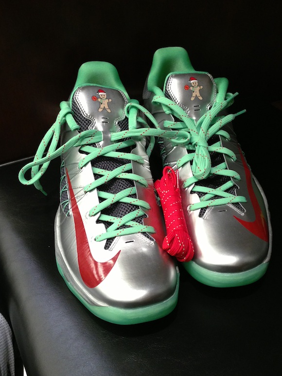 Nike Hyperdunk 2012 Low "Christmas" - SneakerNews.com
