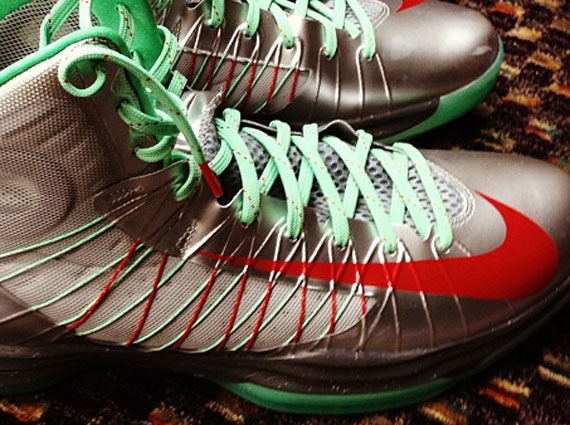 Nike Hyperdunk "Christmas" PE - SneakerNews.com