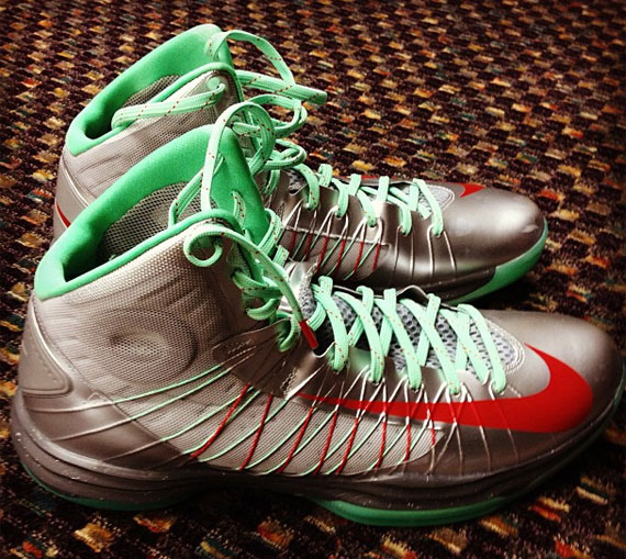 Nike Hyperdunk "Christmas" PE - SneakerNews.com