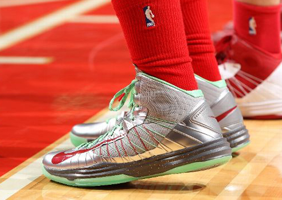 Nike Hyperdunk "Christmas" PE - SneakerNews.com