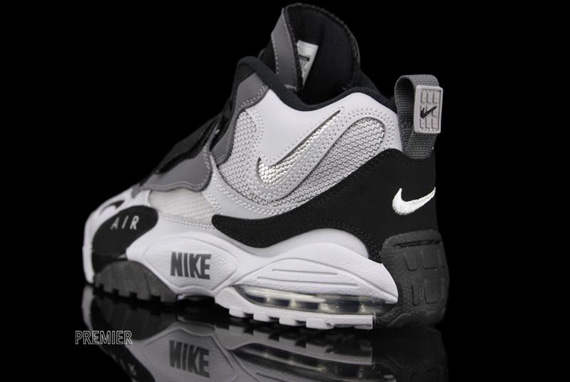 Nike Air Max Speed Turf "Raiders" - Available - SneakerNews.com
