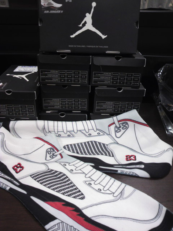 Air Jordan V White/Fire Red Socks - SneakerNews.com