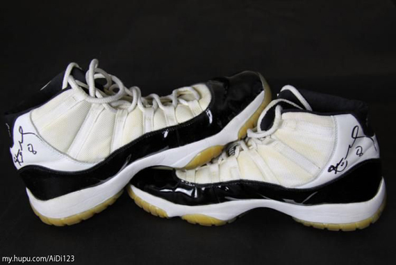 Kobe Bryant Autographed Sneaker Showcase - SneakerNews.com