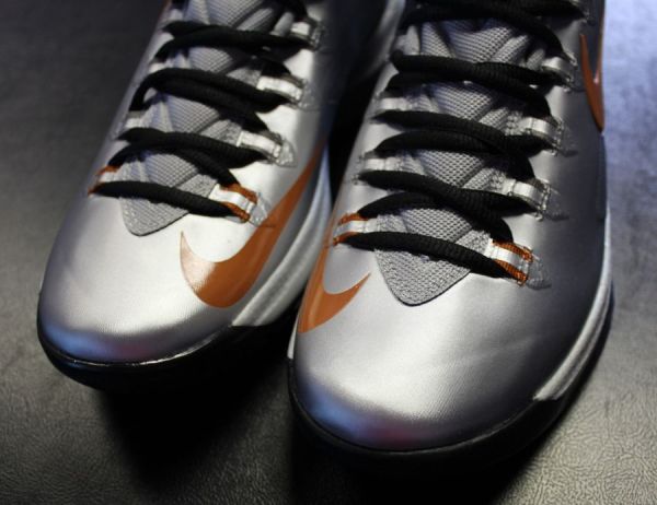 Nike KD V “Texas” – Arriving at Retailers - SneakerNews.com