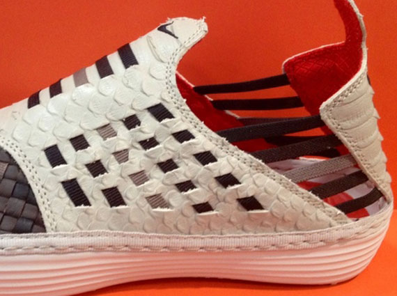 Nike Solarsoft Rache Woven Premium - SneakerNews.com