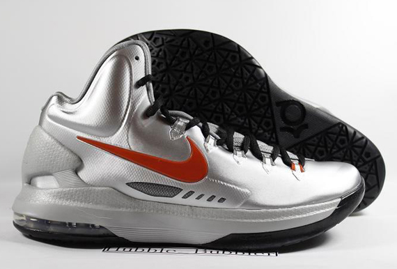 Nike KD V "Texas" - Release Reminder - SneakerNews.com