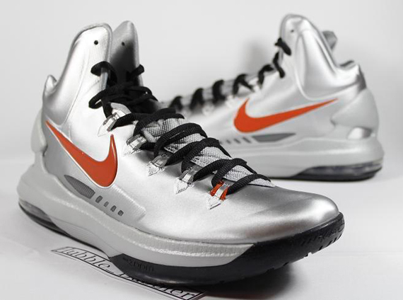 Nike KD V "Texas" - Release Reminder - SneakerNews.com