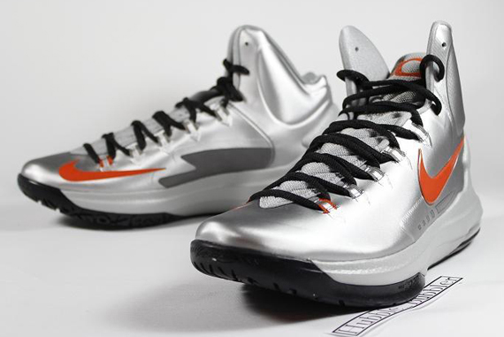 Nike KD V "Texas" - Release Reminder - SneakerNews.com