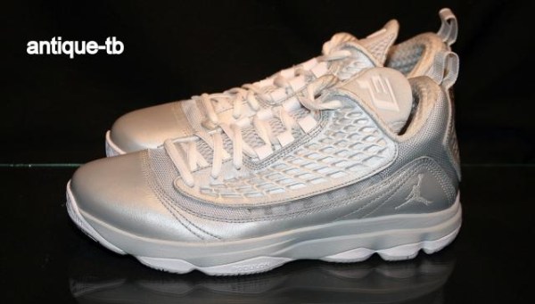 Jordan CP3.VI AE "Metallic Silver" - SneakerNews.com