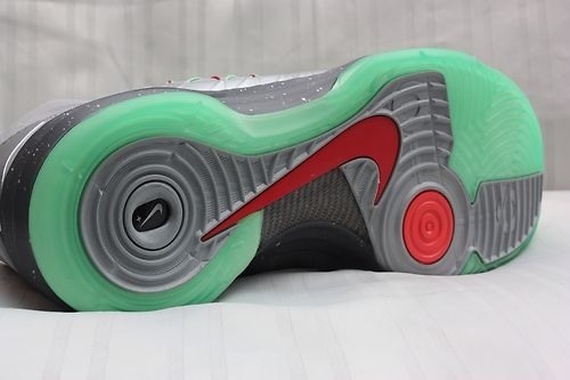 Nike Hyperdunk 2012 "Gingerbread Man" PE - SneakerNews.com