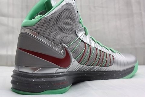 Nike Hyperdunk 2012 "Gingerbread Man" PE - SneakerNews.com