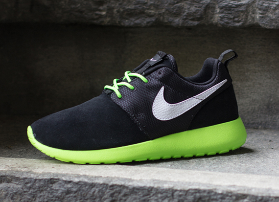 Nike Roshe Run GS - SneakerNews.com