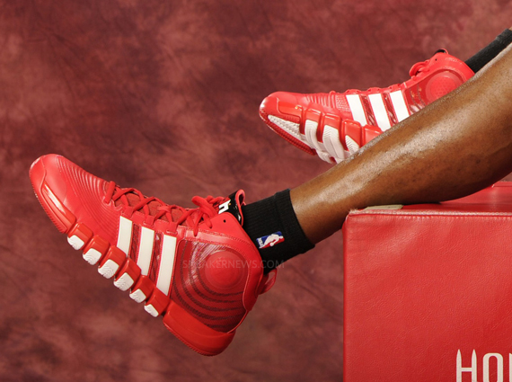 Dwight Howard in adidas adiPower Howard 4 "Houston Rockets" PE ...